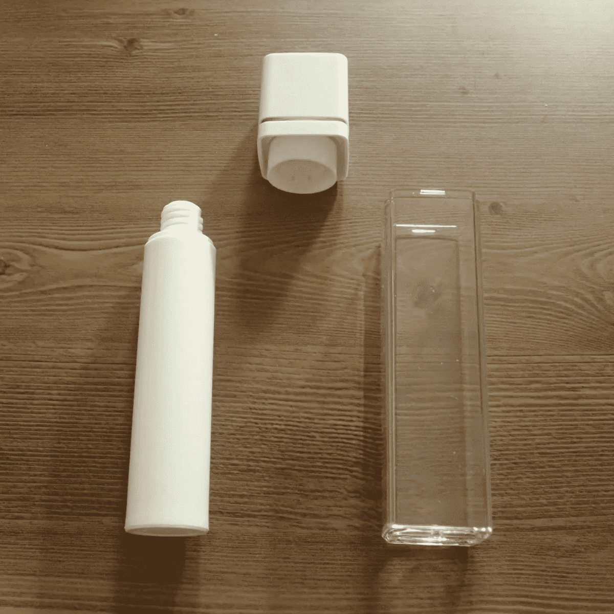 【ダイソー】エアレス乳液ボトル(50mL)とは？100均で買える素敵なアイテム | 4MEEE