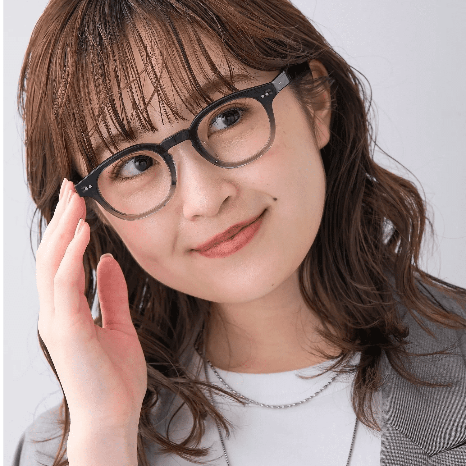 30代女性に似合うメガネおすすめ10選♪大人女子のおしゃれを格上げ！ | 4MEEE