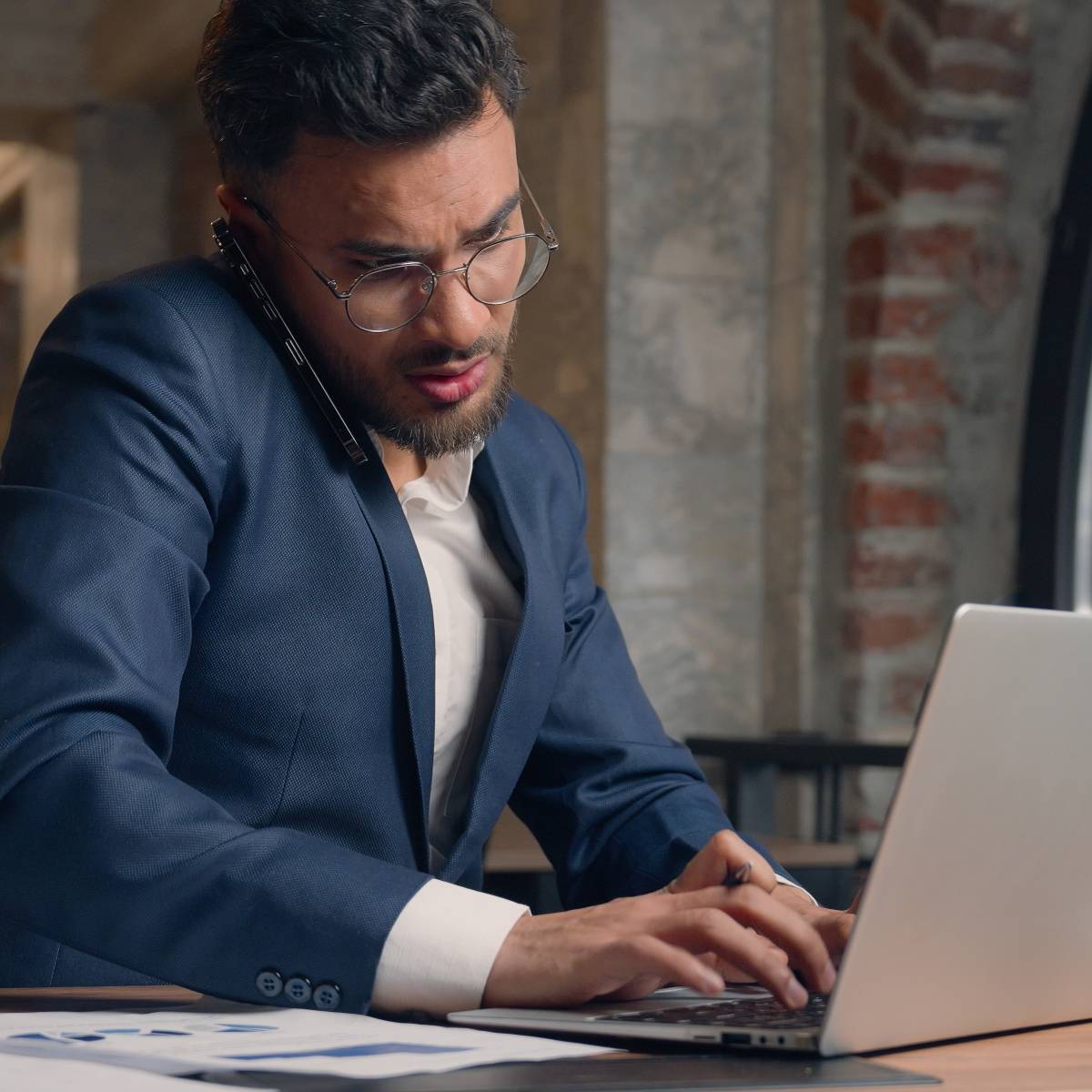 正直、めちゃくちゃ近寄りがたいです。不器用な40代50代男性の特徴5選 | 4MEEE