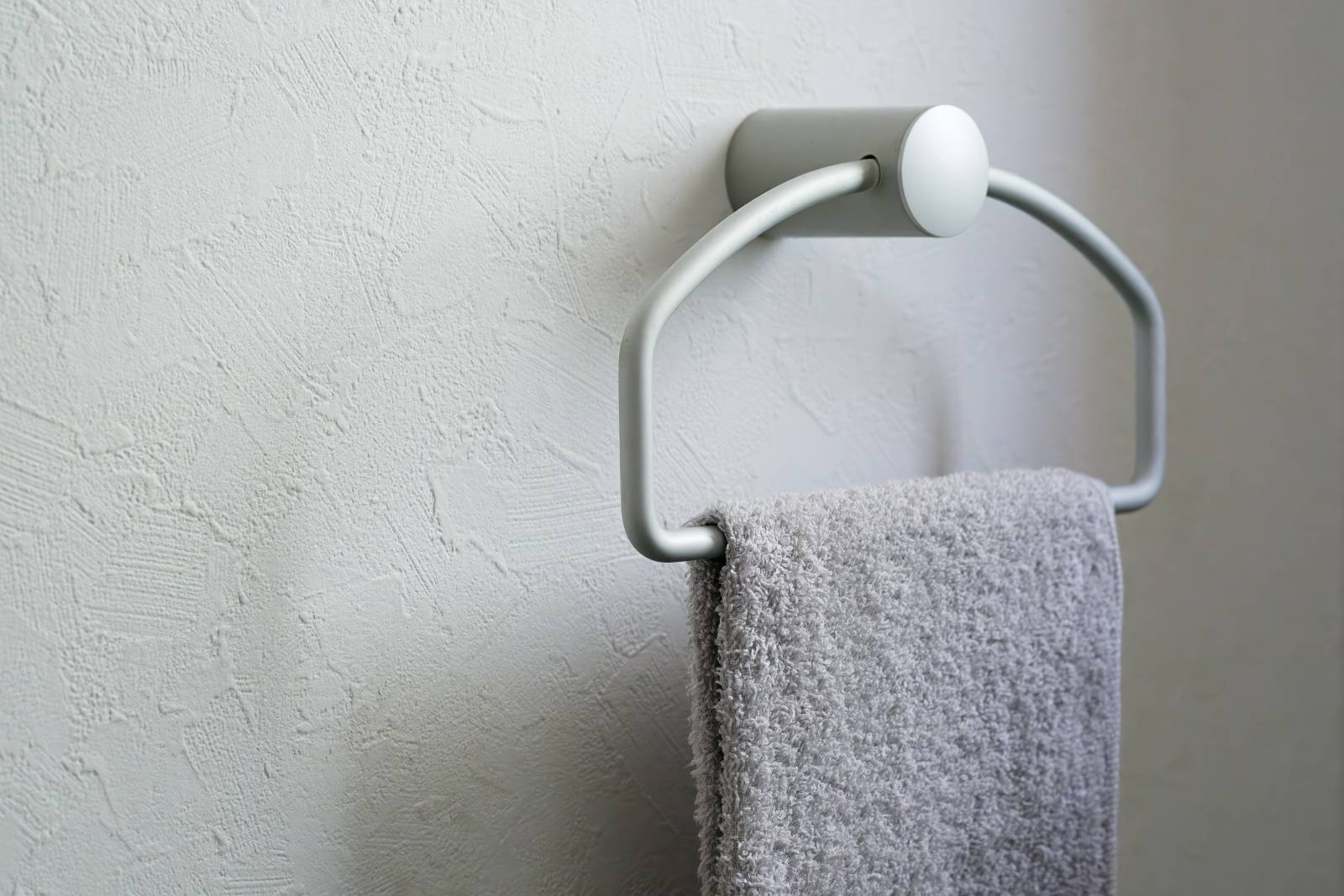 実は風水的に最高です。トイレに置くと運をぐんぐん引き寄せるもの5選 | 4MEEE