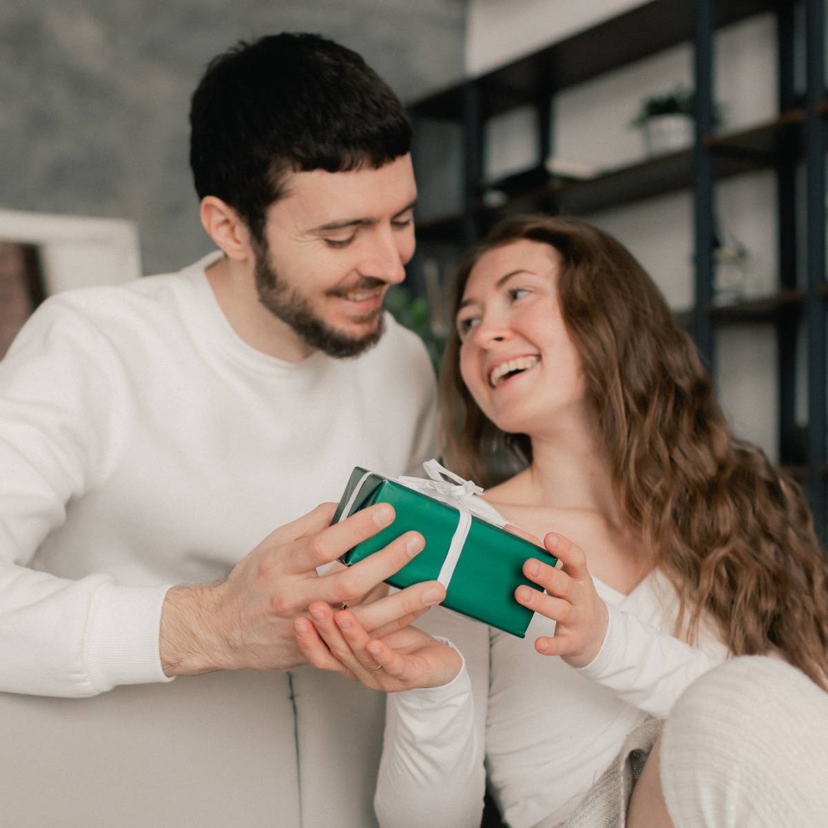 モテるイケオジの共通点。ロマンチストな40代50代男性の特徴5選 | 4MEEE