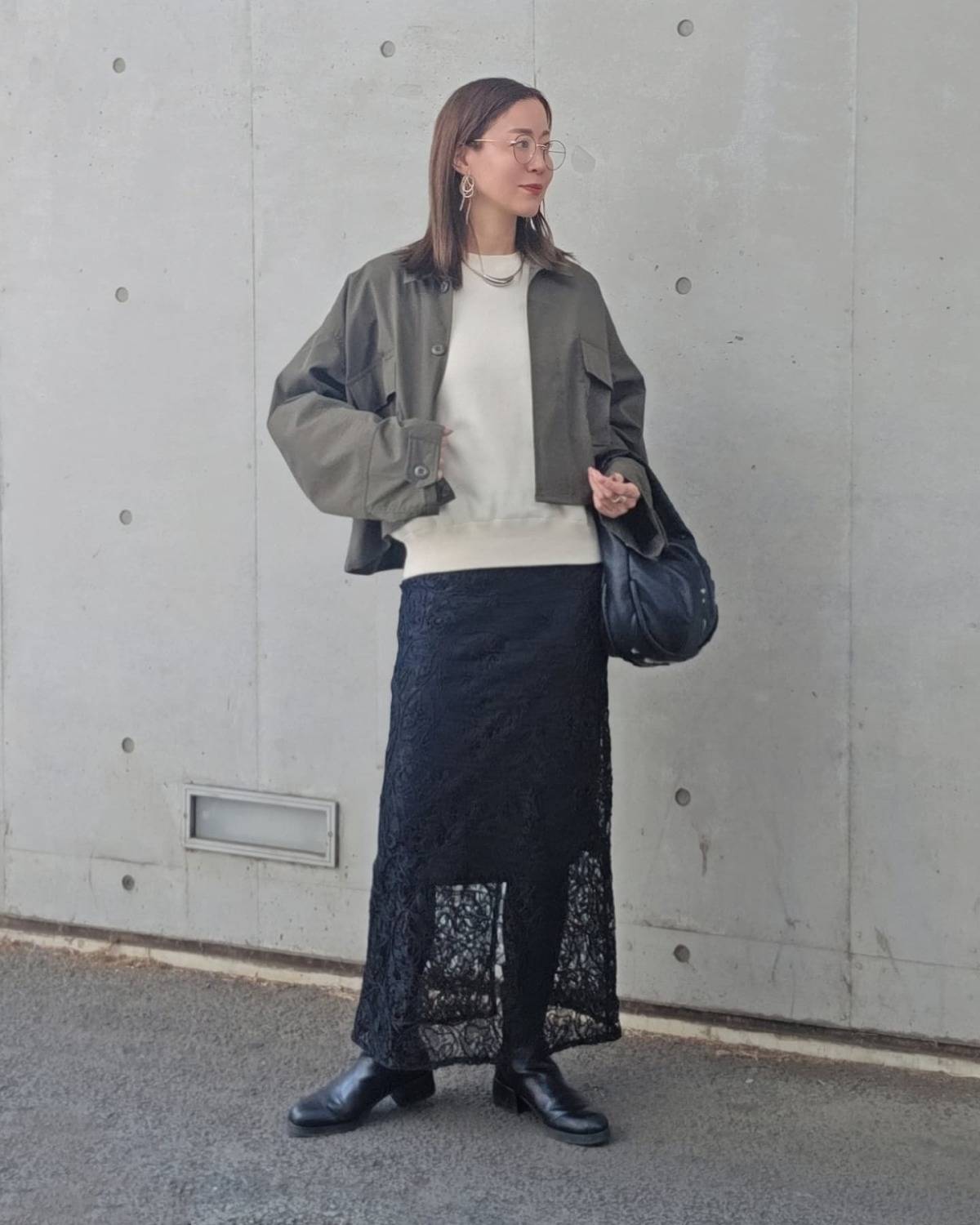 2025年10月】こう着ると垢抜ける……！秋の黒スカートコーデ5選」の画像一覧 | 4MEEE